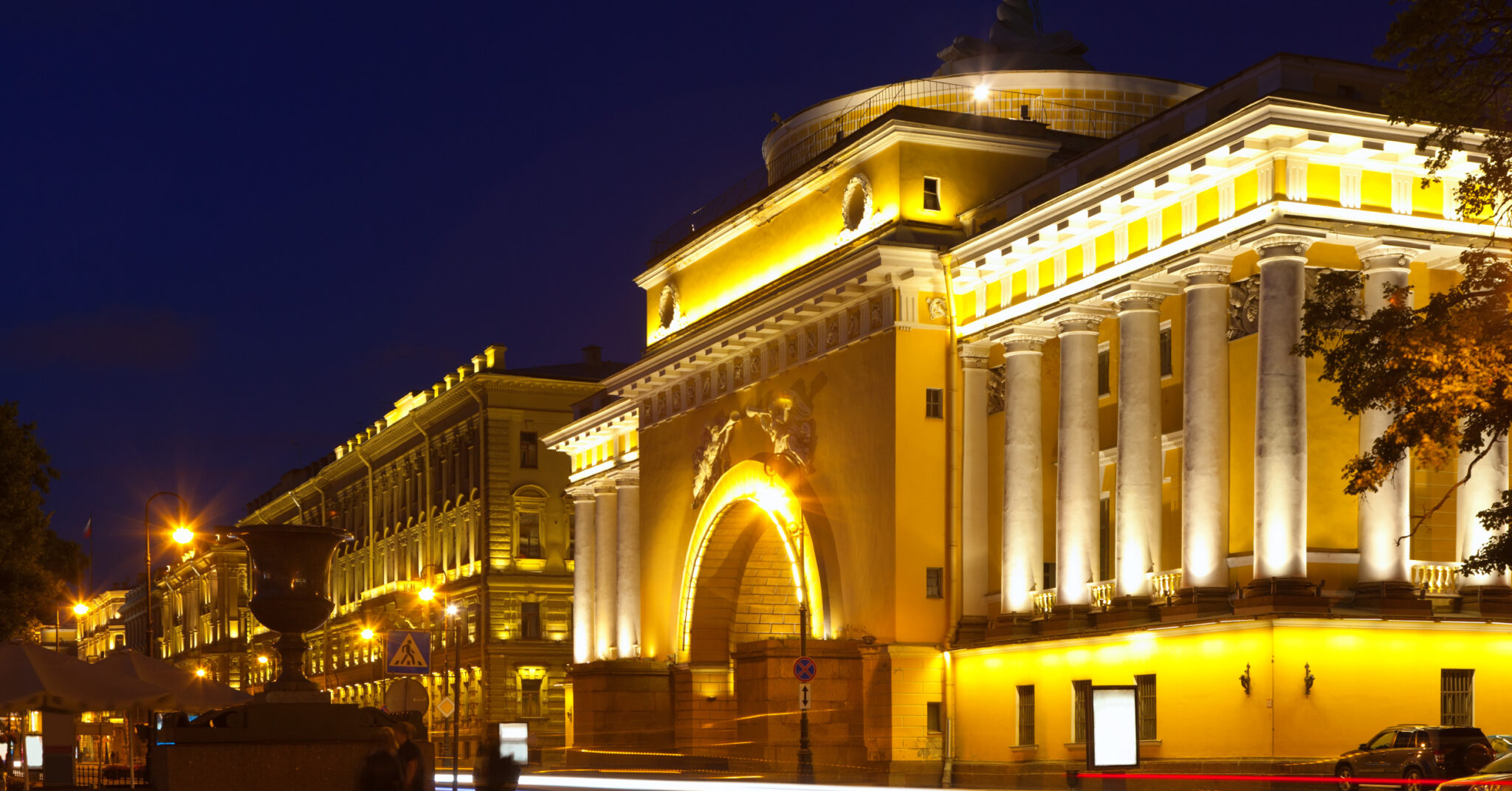 Top Exterior LED Lighting Trends for Commercial Buildings